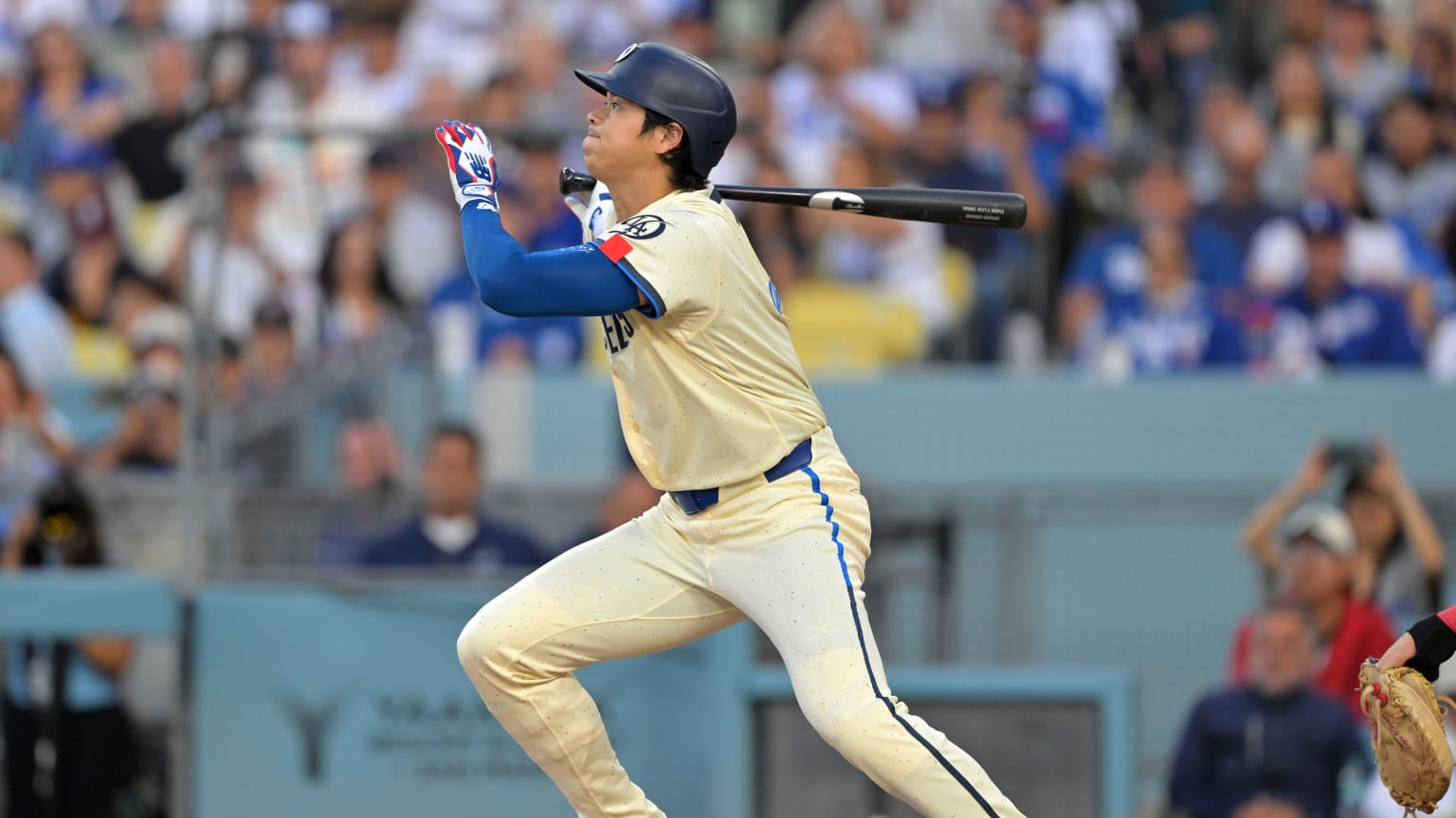 Shohei Ohtani's leadoff single in nine-run 1st inning | 06/06/2026 ...