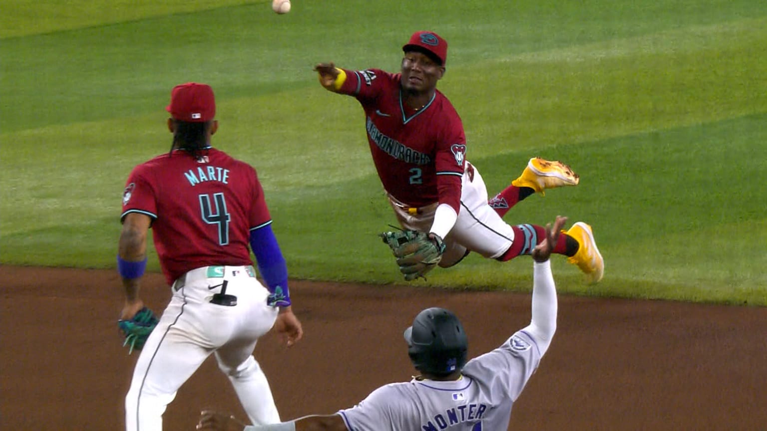 Perdomo logra out forzado en 2B | 31/03/2024 | Lasmayores.com