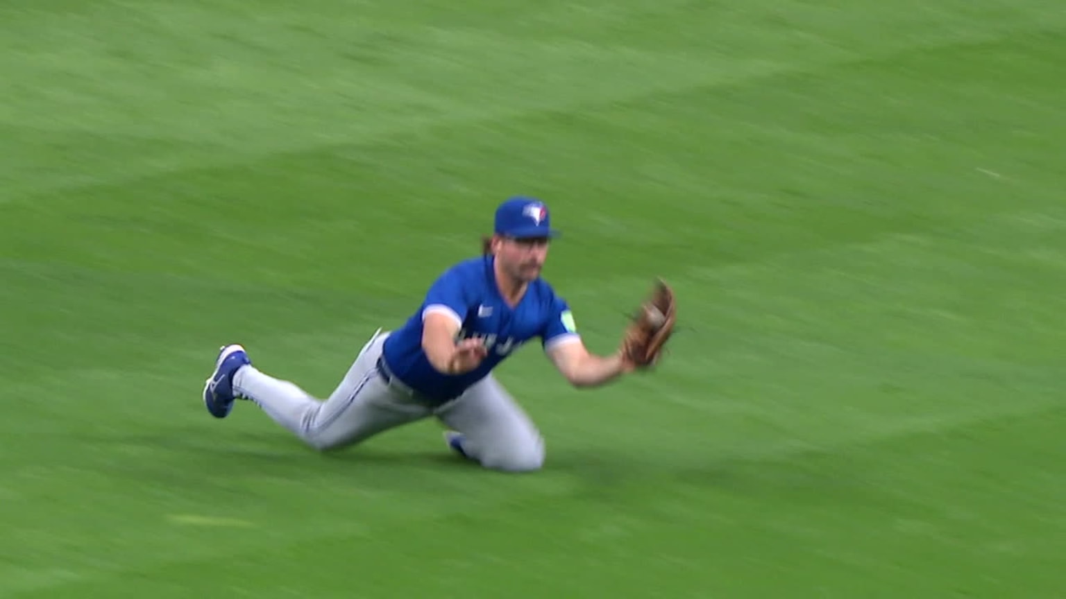 Davis Schneider's diving catch | 06/11/2024 | Toronto Blue Jays
