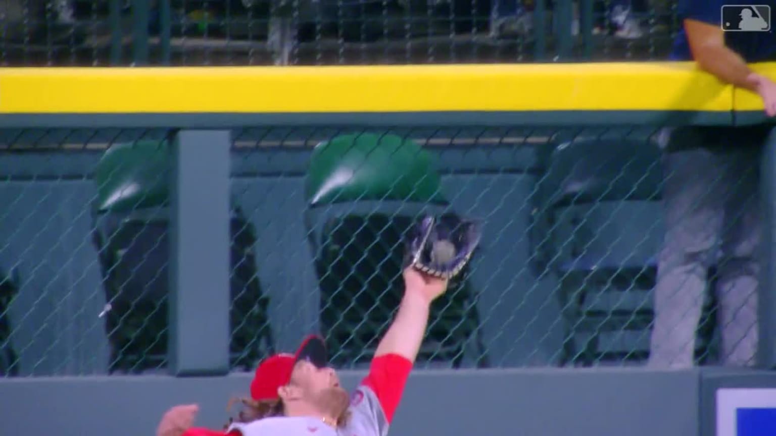 Donovan snags fly ball to left in the 8th | 04/11/2023 | St. Louis ...