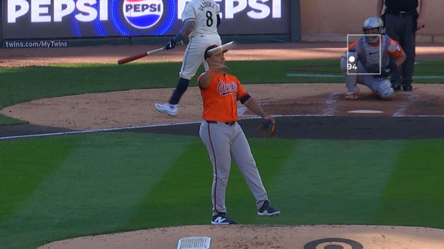 Albert Suárez snags a comebacker | 09/29/2024 | Baltimore Orioles