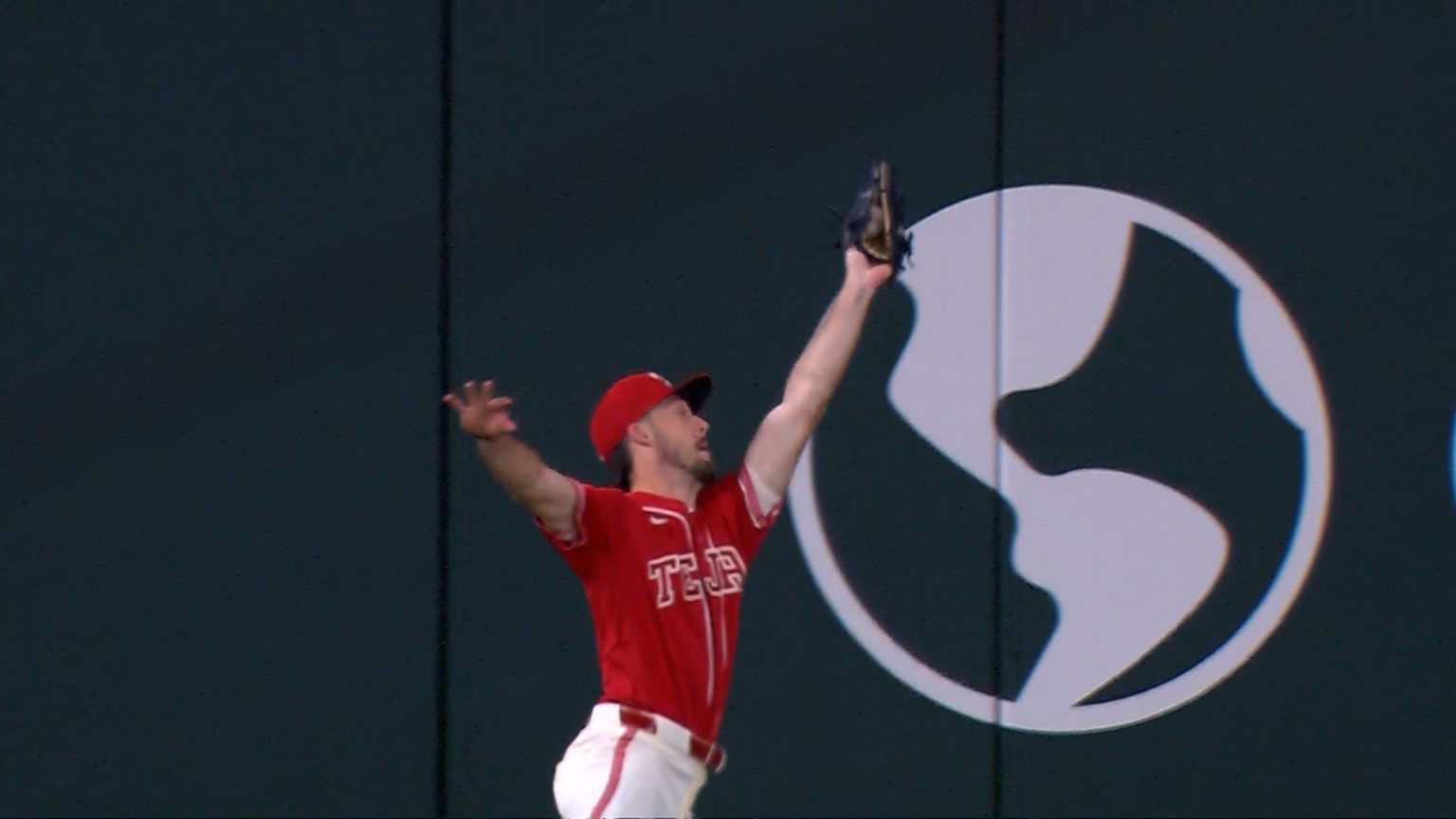 Evan Carter corre y captura la pelota | 29/05/2026 | Los Rangers de Texas