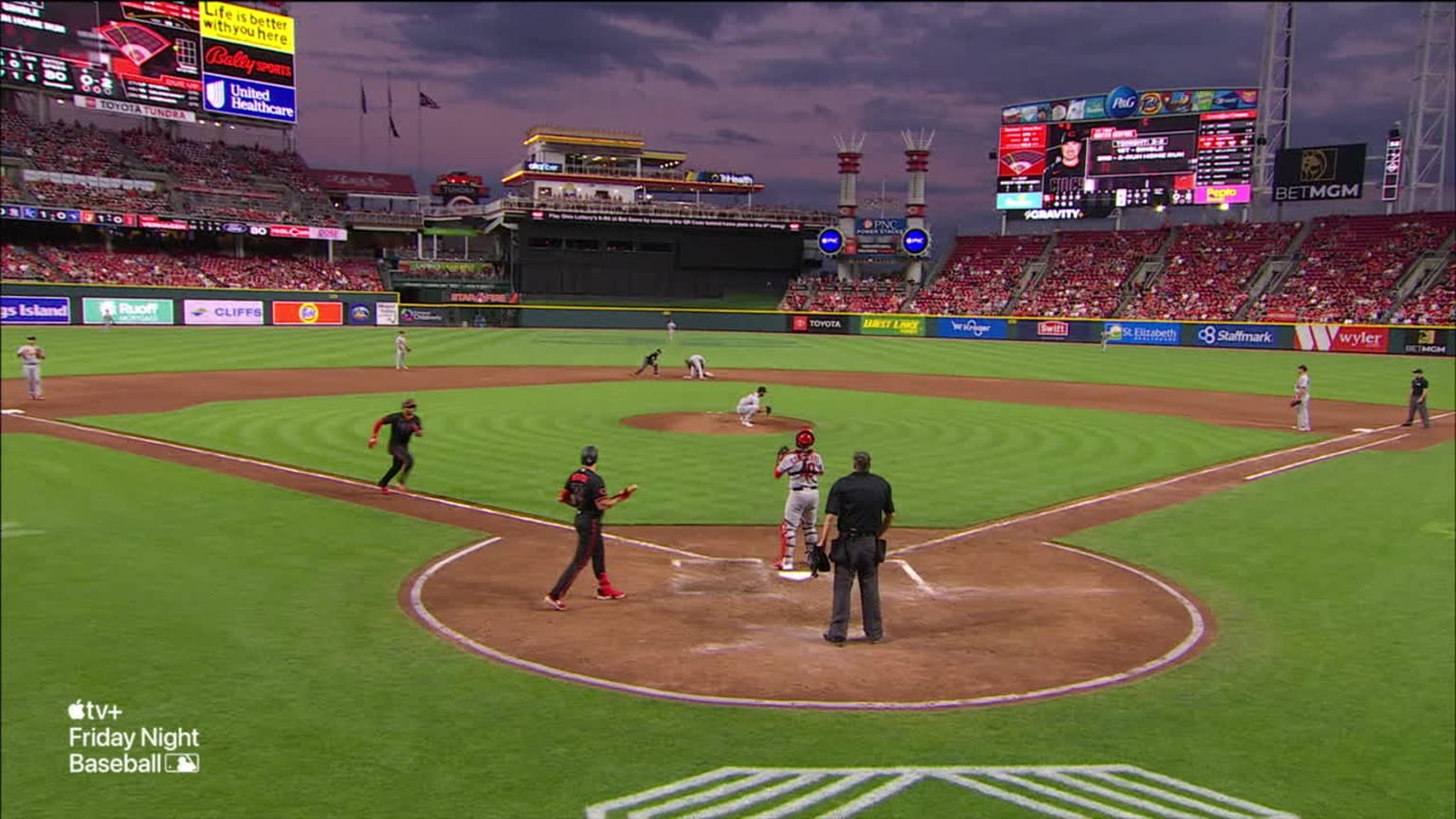 Noelvi Marte steals home in the 4th inning | 09/08/2023 | Cincinnati Reds