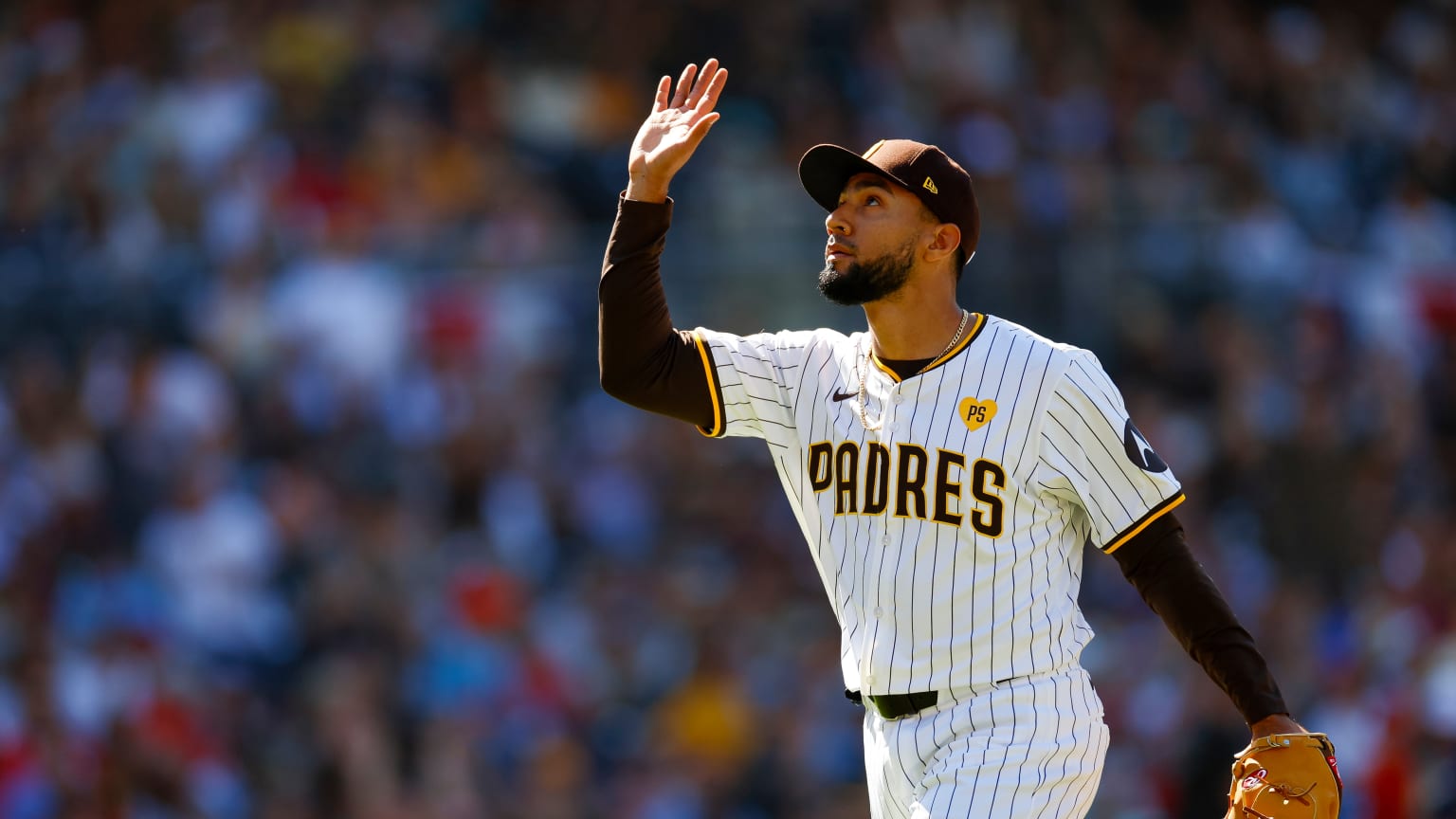 Robert Suarez escapes the 8th inning jam | 04/03/2024 | San Diego Padres