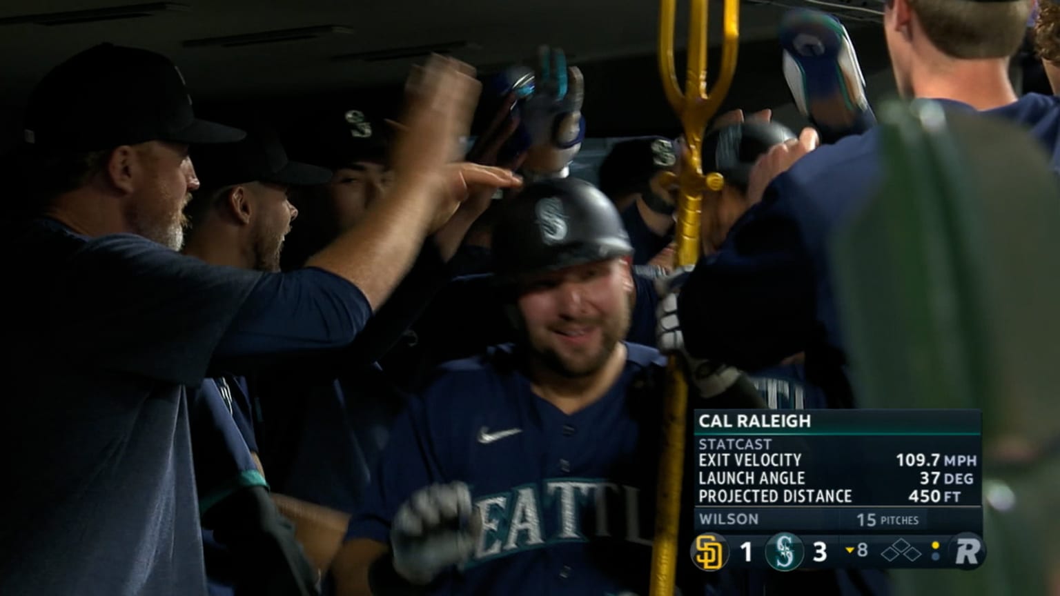 Seattle scores five in the 8th to take a late lead | 08/09/2023 ...