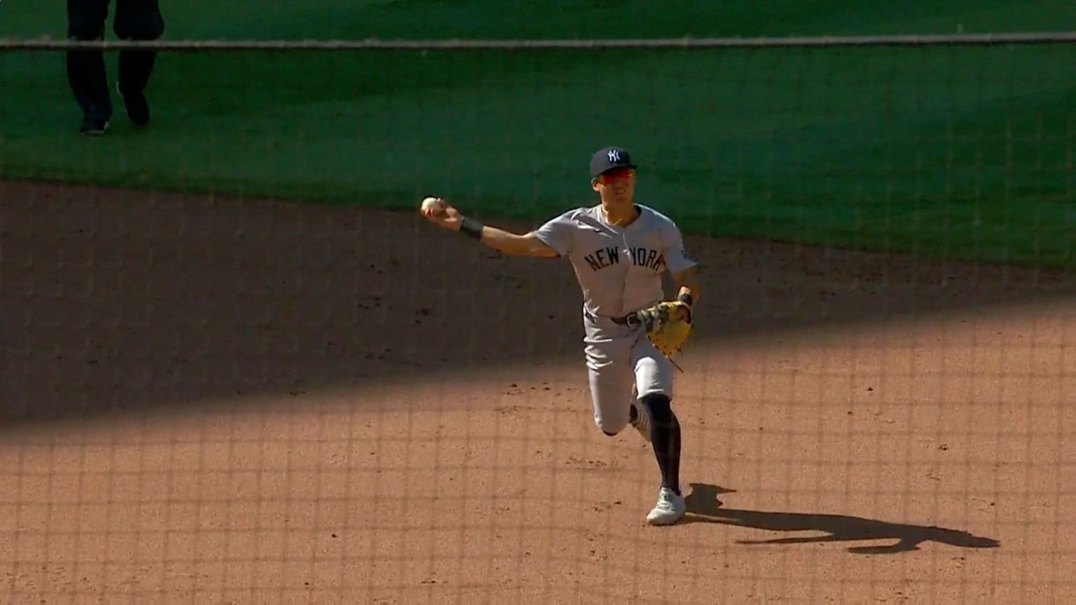 Jorge Barrosa scores on a throwing error in the 10th | 04/03/2024 | MLB.com