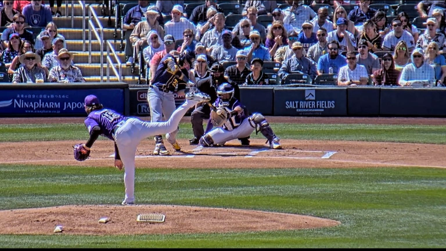 Christian Yelich hits a sacrifice fly to left field | 03/10/2024 | MLB.com