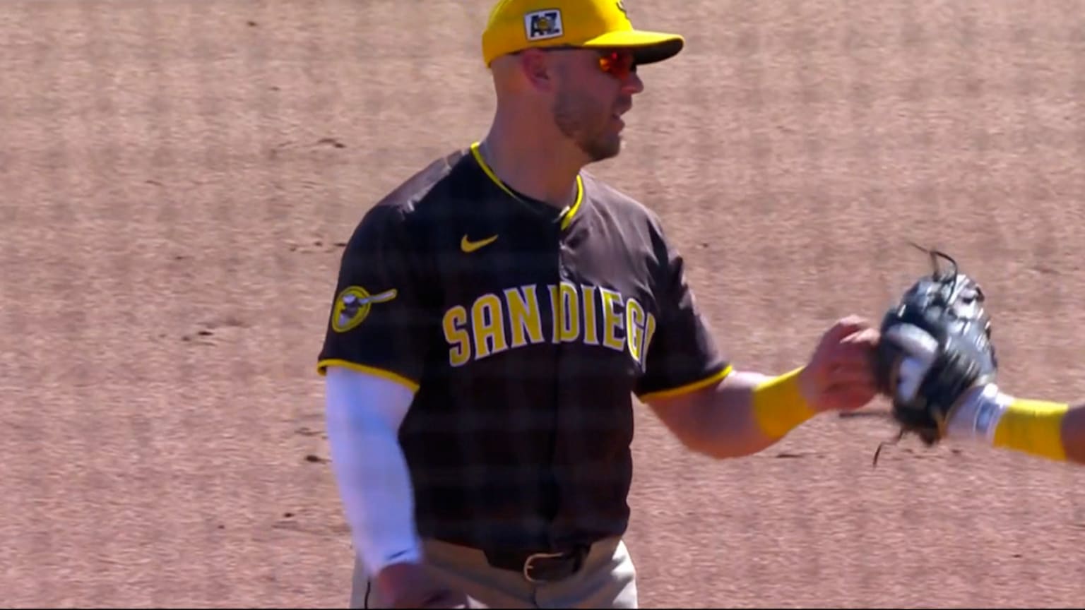 Mike Brosseau makes sweet diving stop | 02/26/2025 | MLB.com