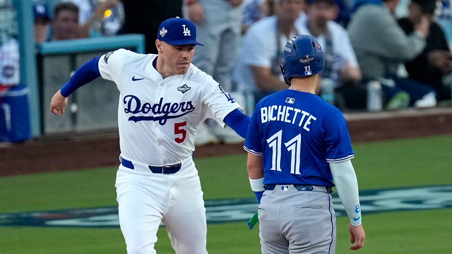 Tyler Glasnow picks off Bo Bichette | 10/27/2025 | Los Angeles Dodgers
