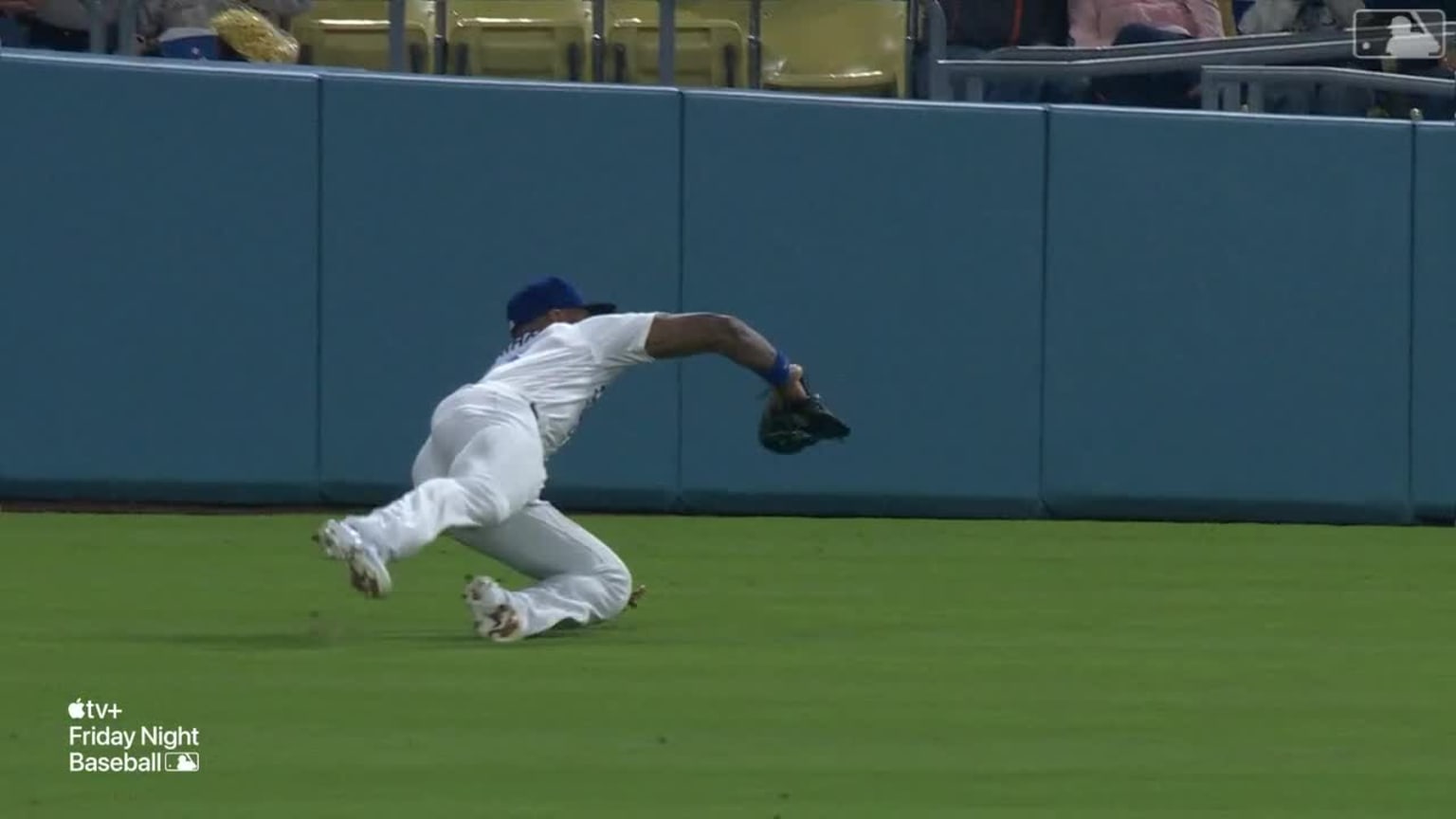 Jason Heyward makes a fantastic catch in right field | 04/28/2023 | MLB.com