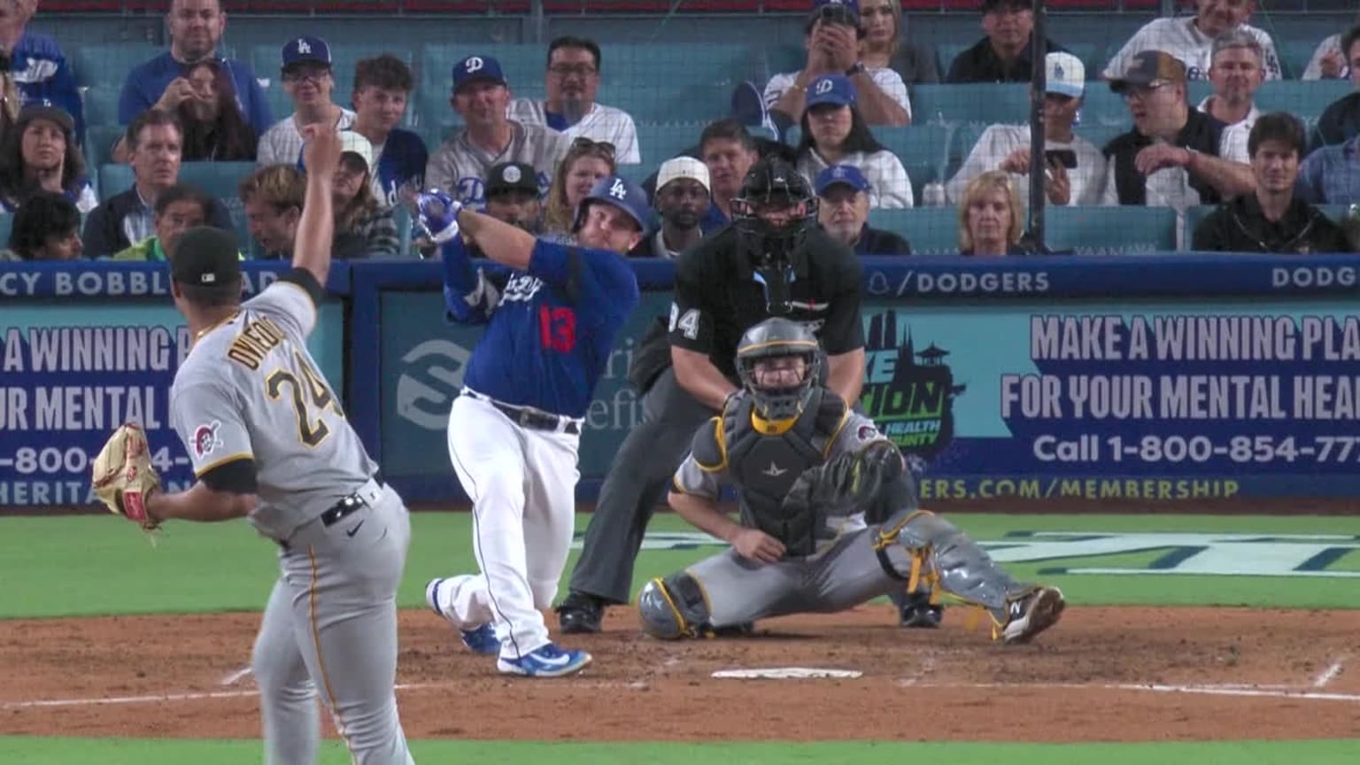 Max Muncy smashes a two-run home run to left field | 07/06/2023 | Los ...