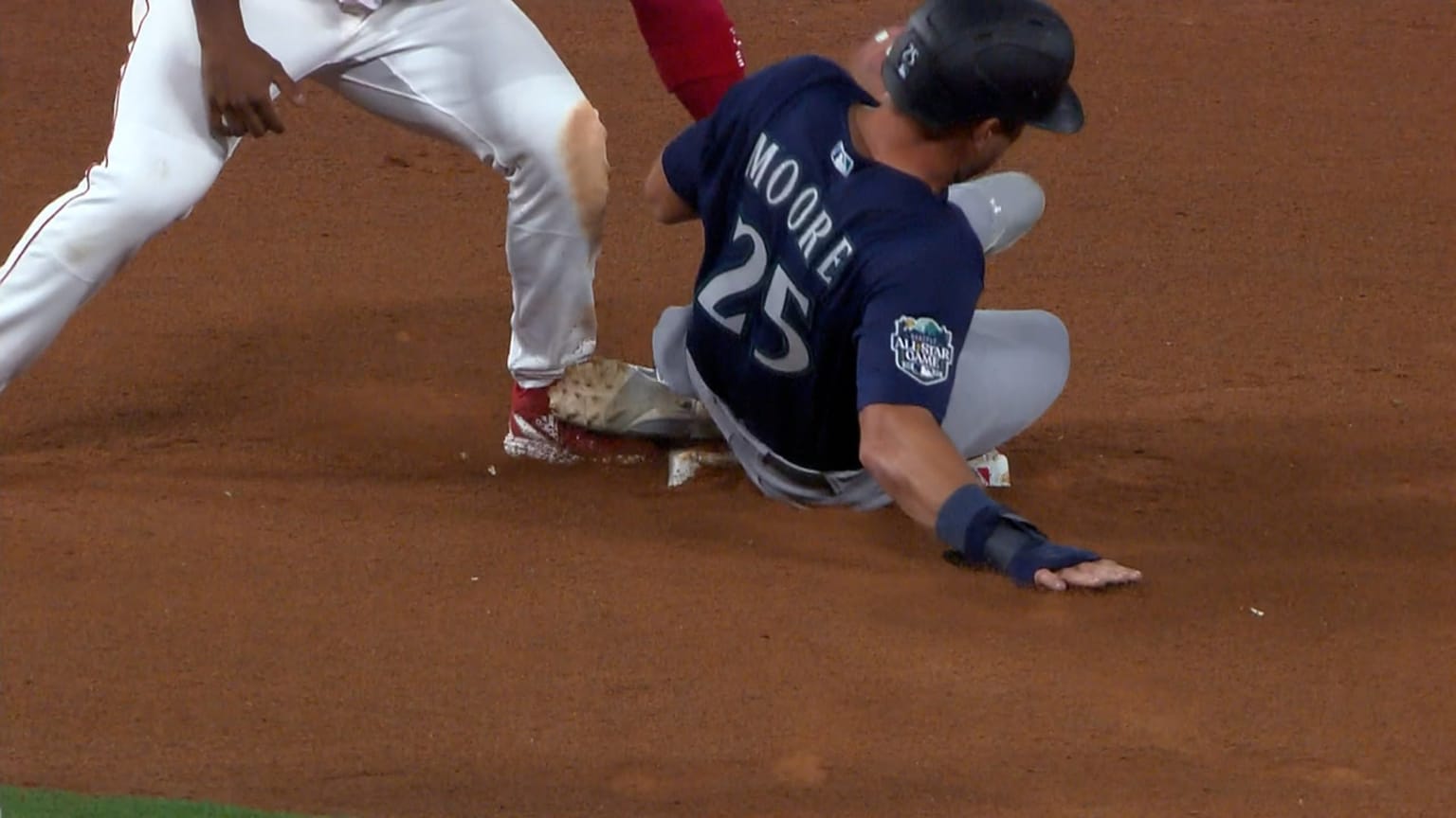 Dylan Moore safe at second after review in the 9th | 08/04/2023 ...