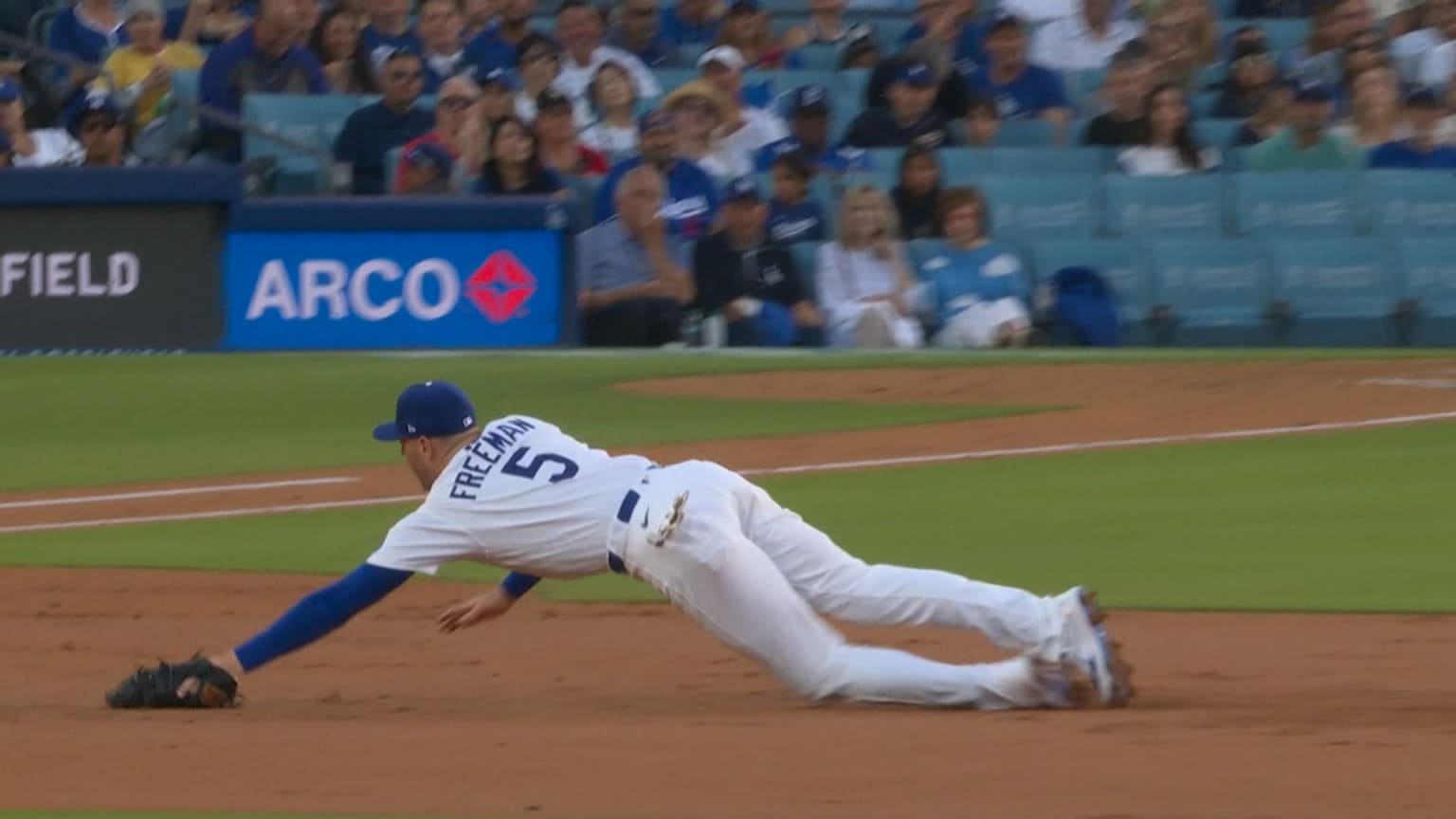 Freddie Freeman's fantastic diving stop | 06/05/2026 | Los Angeles Dodgers