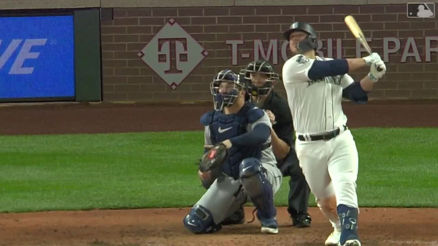 Ty France launches a three-run homer to right field | 03/30/2023 ...