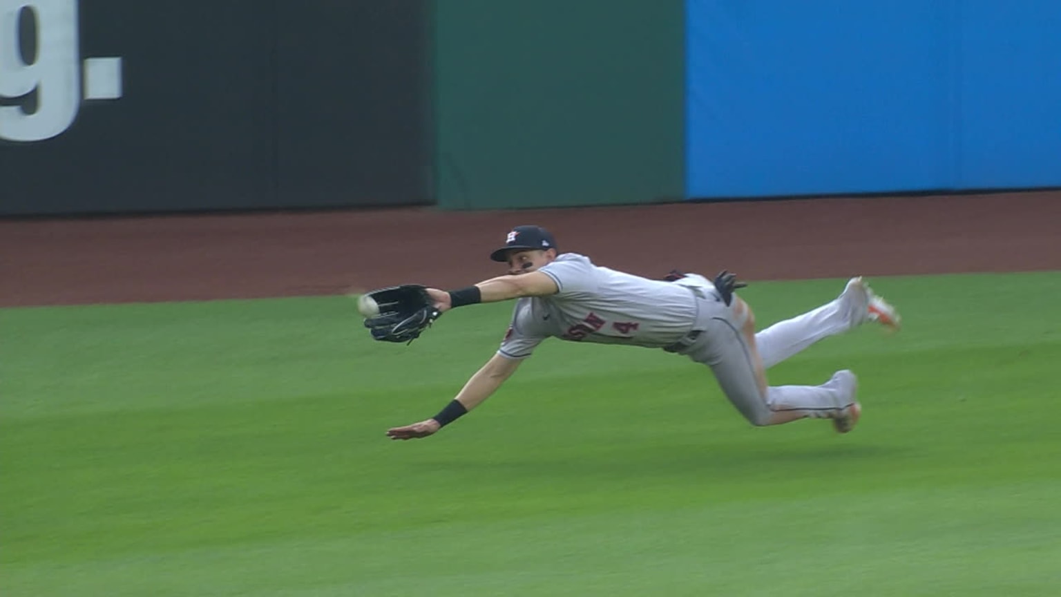 Mauricio Dubón makes a great diving catch in left | 06/09/2023 ...