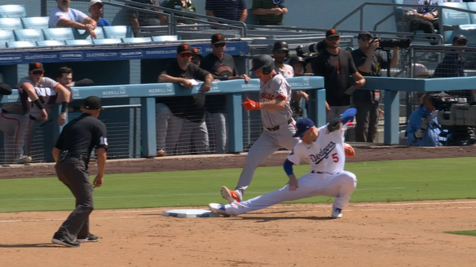 Dodgers turn double play after a review | 07/25/2024 | San Diego Padres
