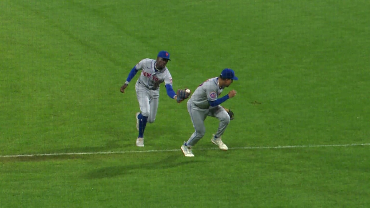 Ronny Mauricio with the snow cone catch down the line | 09/24/2023 ...