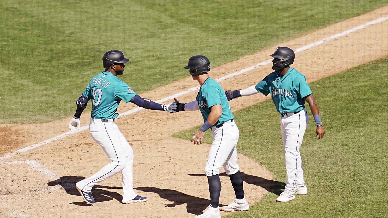 Victor Robles' stellar game at the plate | 03/18/2025 | Seattle Mariners