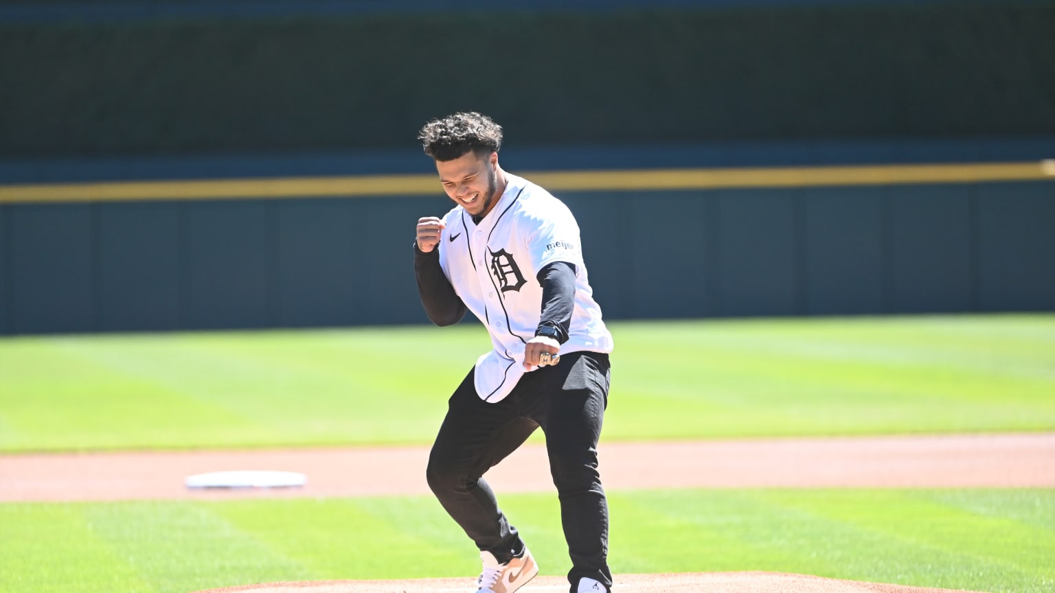 Blake Corum talks his first pitch and the NFL Draft | 04/07/2024 ...