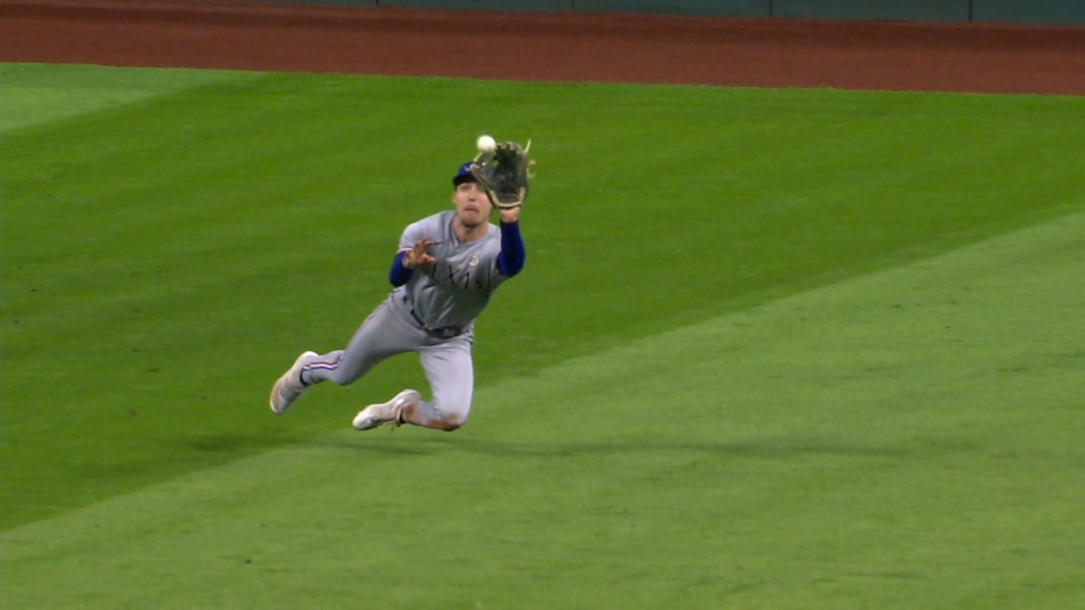 Evan Carter makes a diving catch in center | 09/15/2023 | Texas Rangers