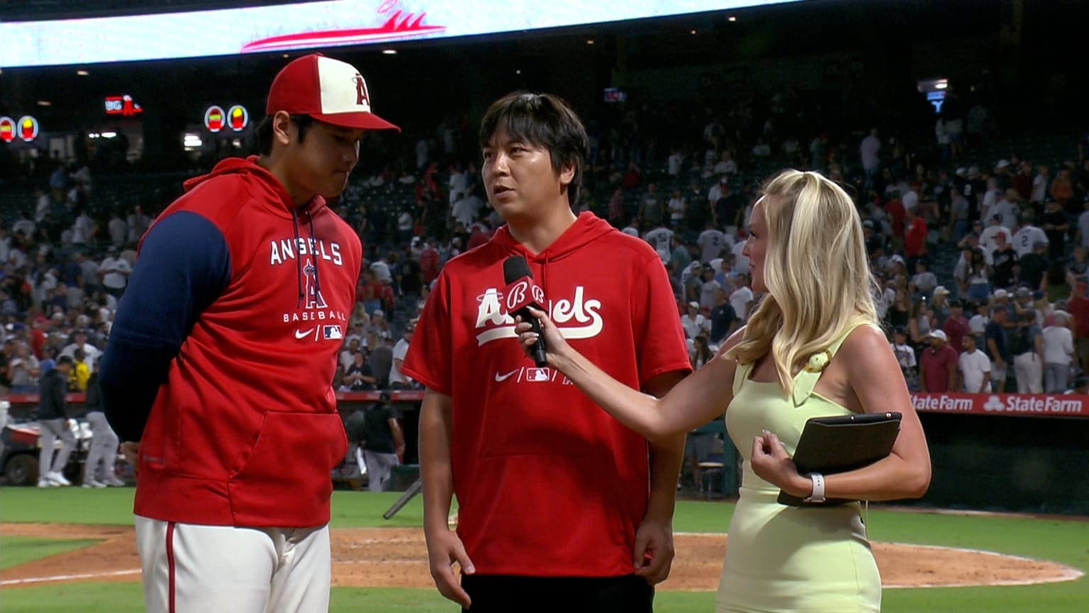 Shohei Ohtani does an on-field postgame interview | 08/31/2022 | Los ...