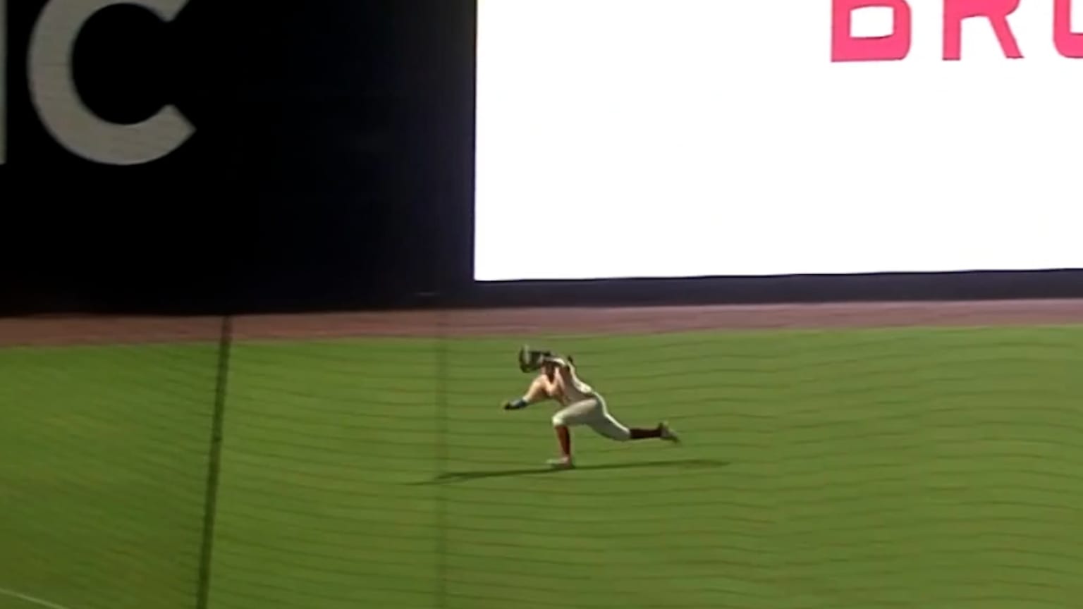 Skylar Kaplan's diving catch | 08/03/2025 | MLB.com