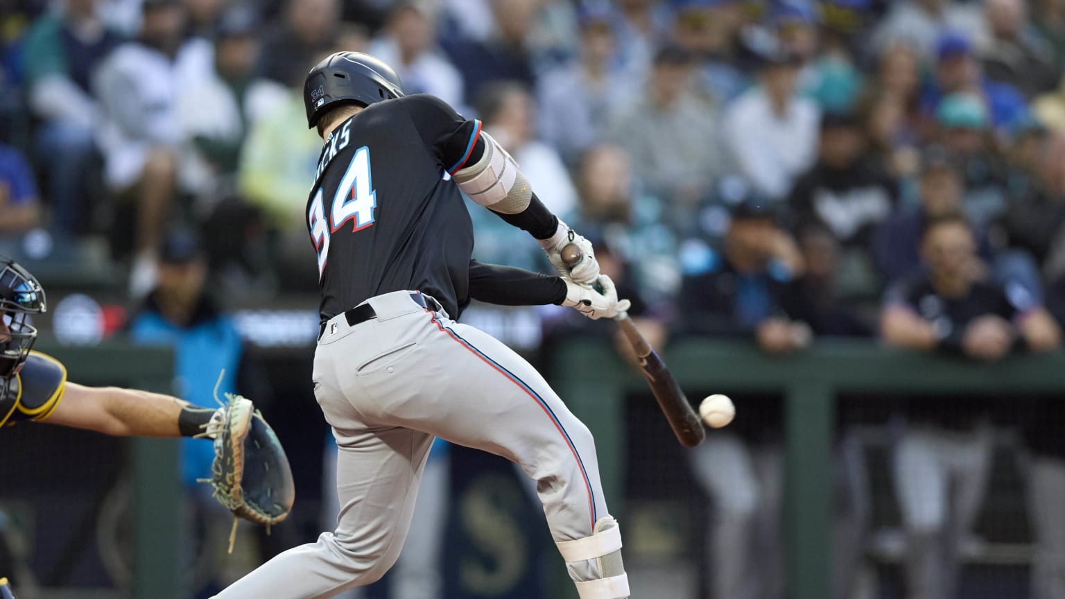 Liam Hicks impulsa con sencillo | 25/04/2025 | Los Marlins de Miami