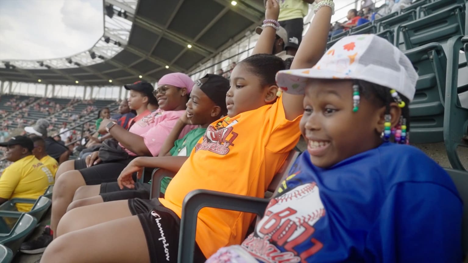 B Buzz youth baseball players attend Guardians game | 11/01/2022 ...