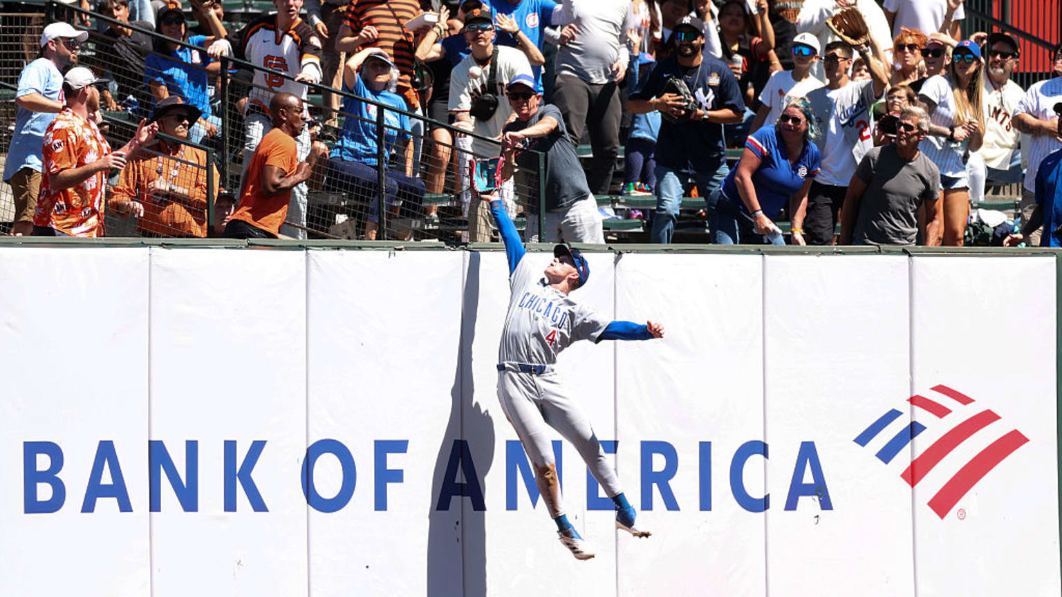 Pete Crow-Armstrong wins Gold Glove Award | 11/03/2025 | Chicago Cubs