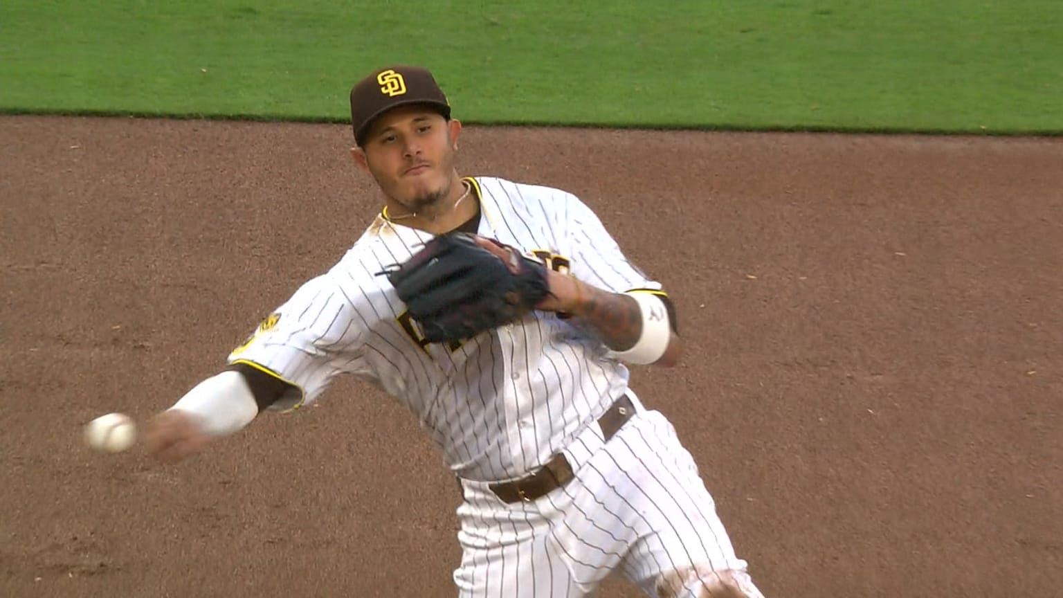 Manny Machado's great stop and throw | 06/09/2026 | MLB.com
