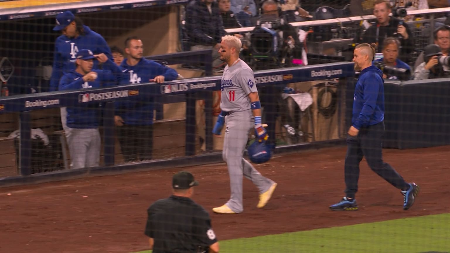 Miguel Rojas leaves game with groin injury | 10/08/2024 | Los Angeles ...
