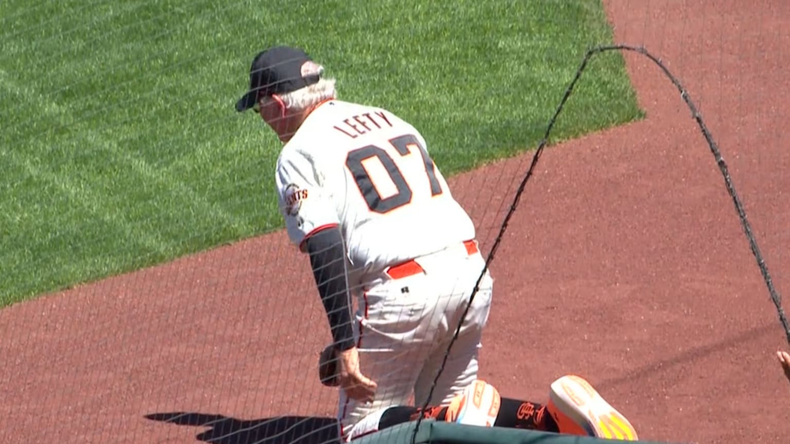 Giants' Ball Dude makes a terrific tumbling play | 06/10/2026 | MLB.com
