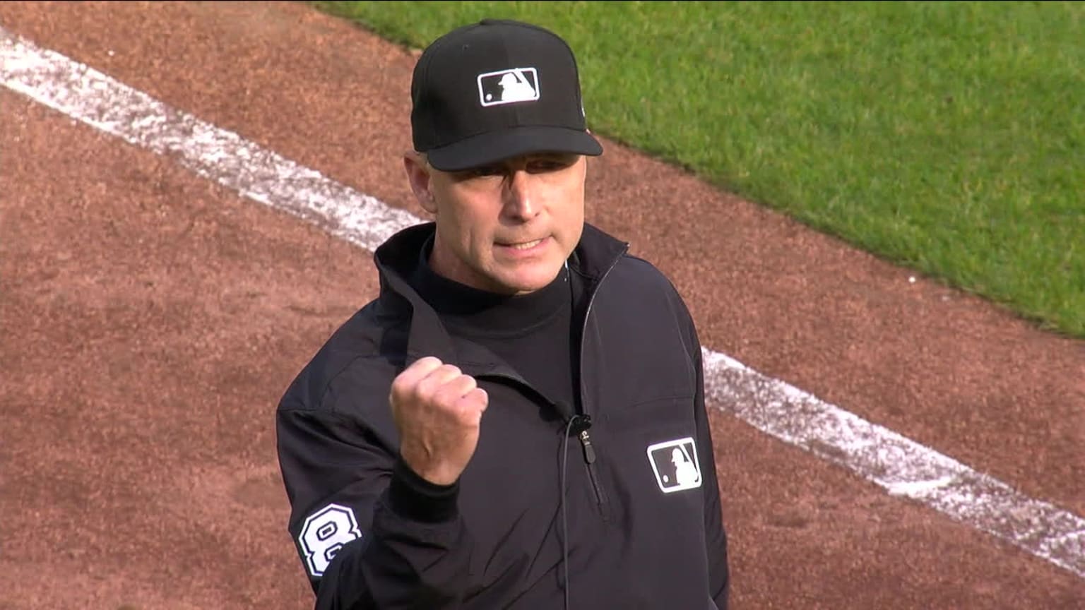 Ruiz throws out De La Cruz after review in 5th | 03/30/2024 | San ...