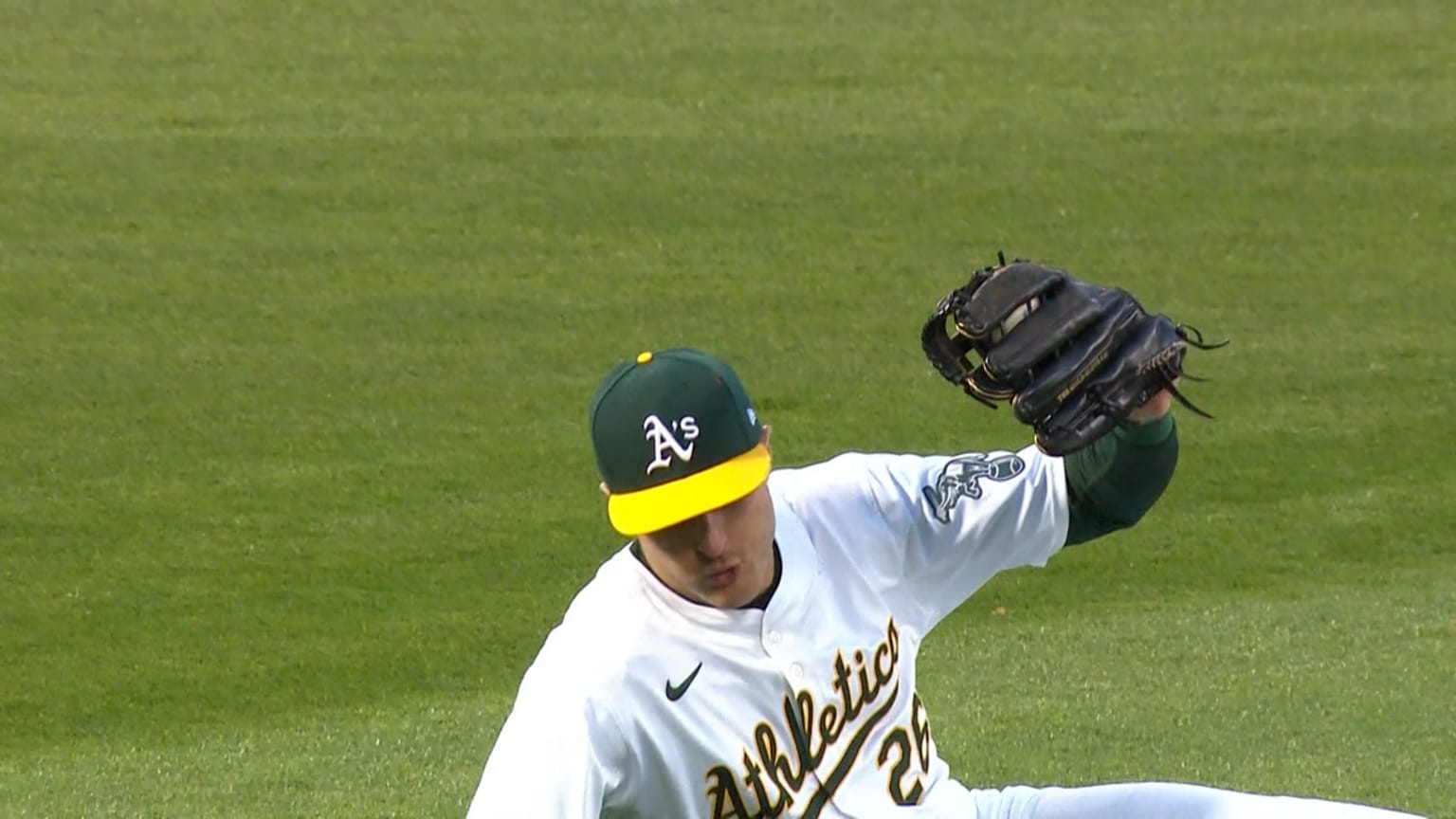 Tyler Nevin's sliding catch | 05/06/2024 | MLB.com