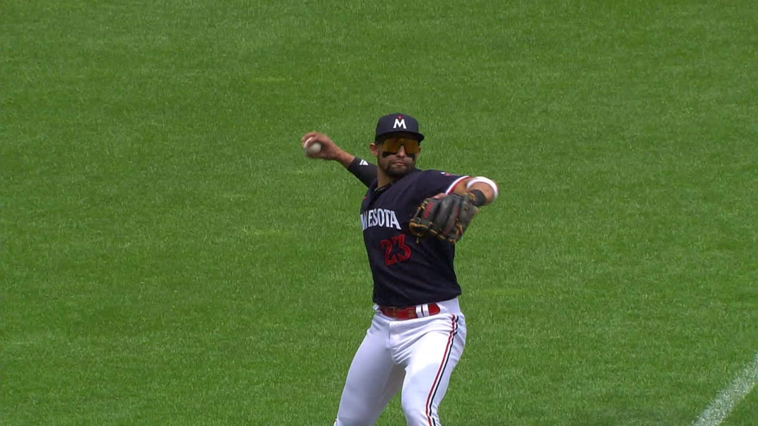 Lewis ranges to his right, gets the runners at first | 06/17/2023 | MLB.com