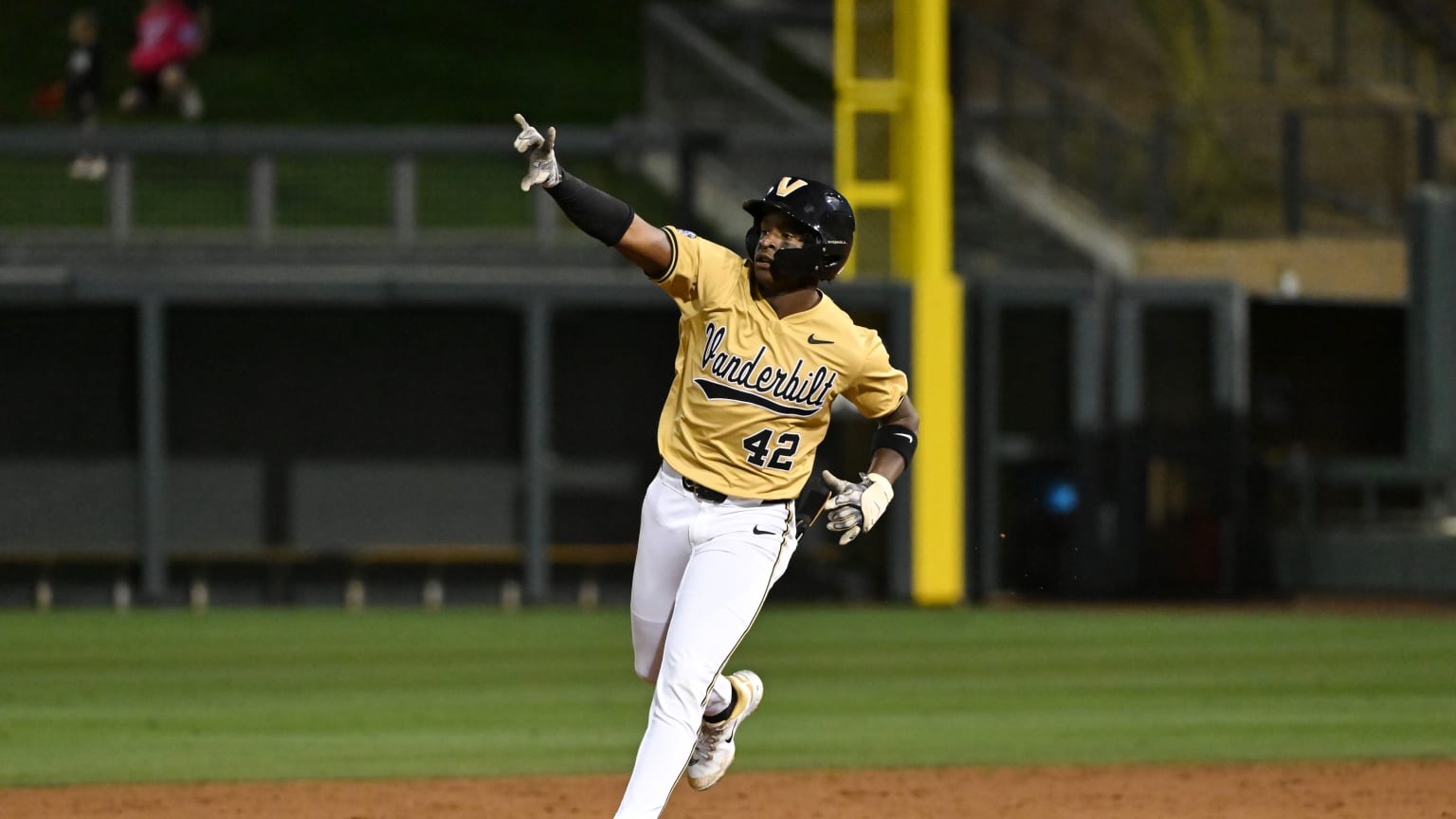 RJ Austin's leadoff homer | 02/16/2025 | MLB.com