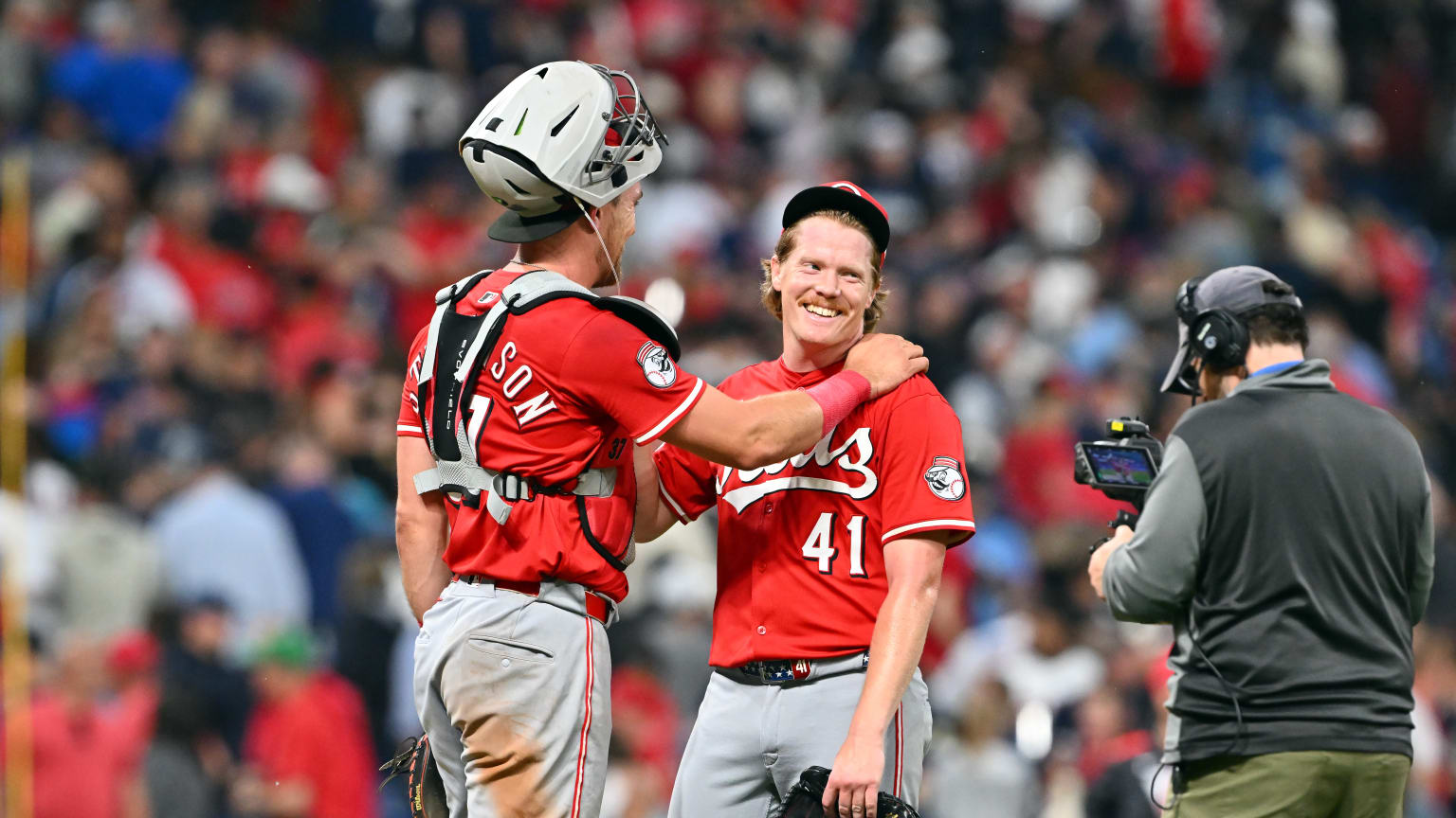 Andrew Abbott finishes first complete game | 06/10/2025 | Cincinnati Reds