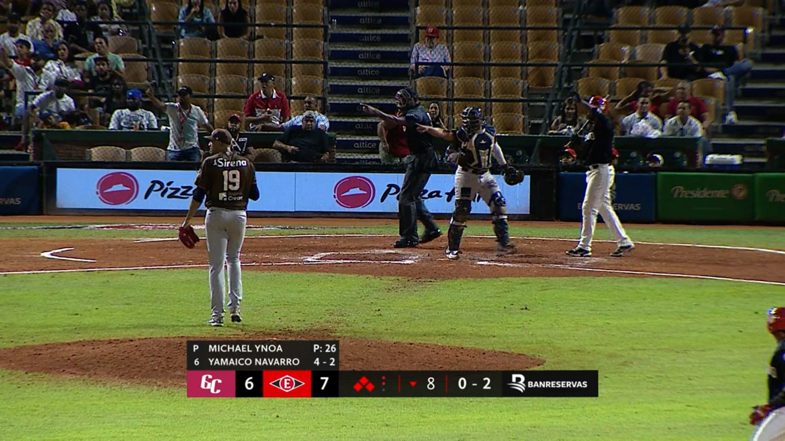 Michael Ynoa deja tres en base en el 8vo inning | 14/01/2024 ...