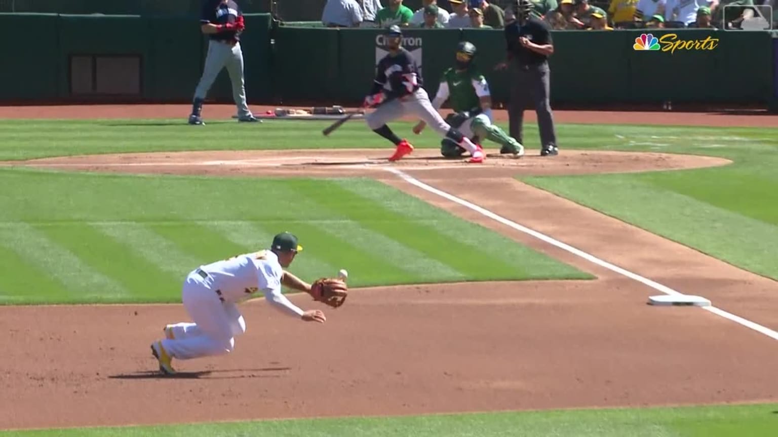 Jace Peterson makes a diving grab at third | 07/15/2023 | New York Mets