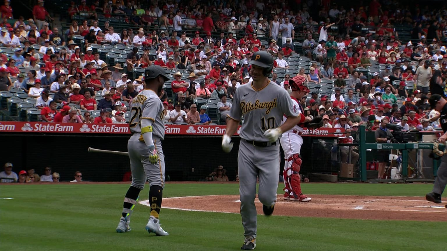 Bryan Reynolds hammers a solo homer to center field | 07/23/2023 ...