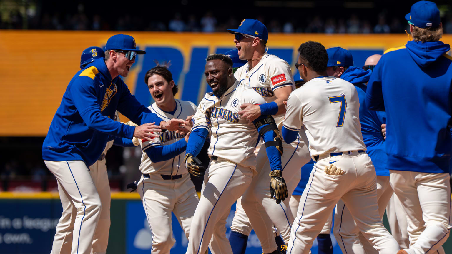 Mariners walk it off with J-Rod, Arozarena | 06/01/2025 | MLB.com
