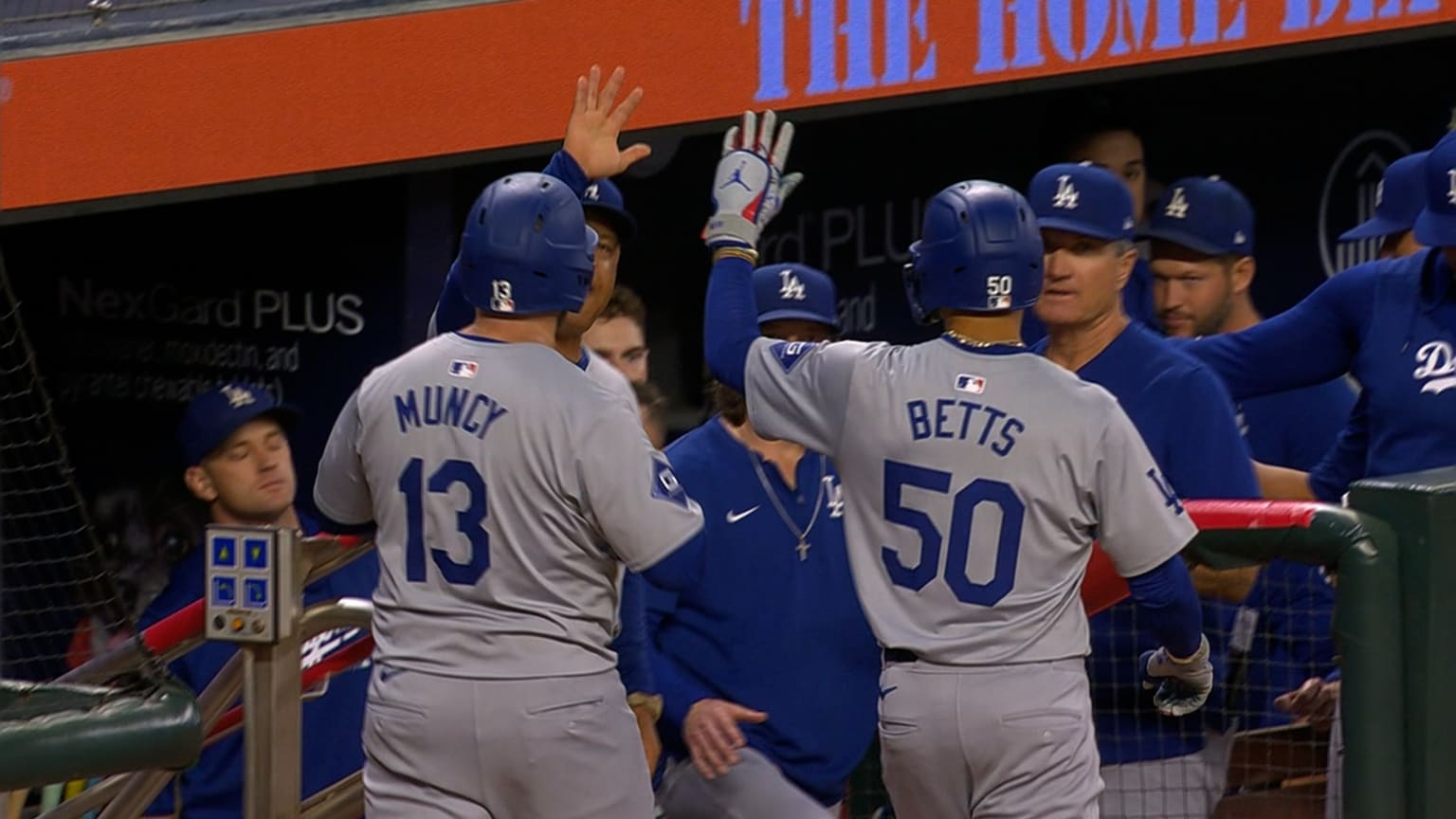 Mookie Betts' sacrifice fly | 09/16/2024 | Los Angeles Dodgers