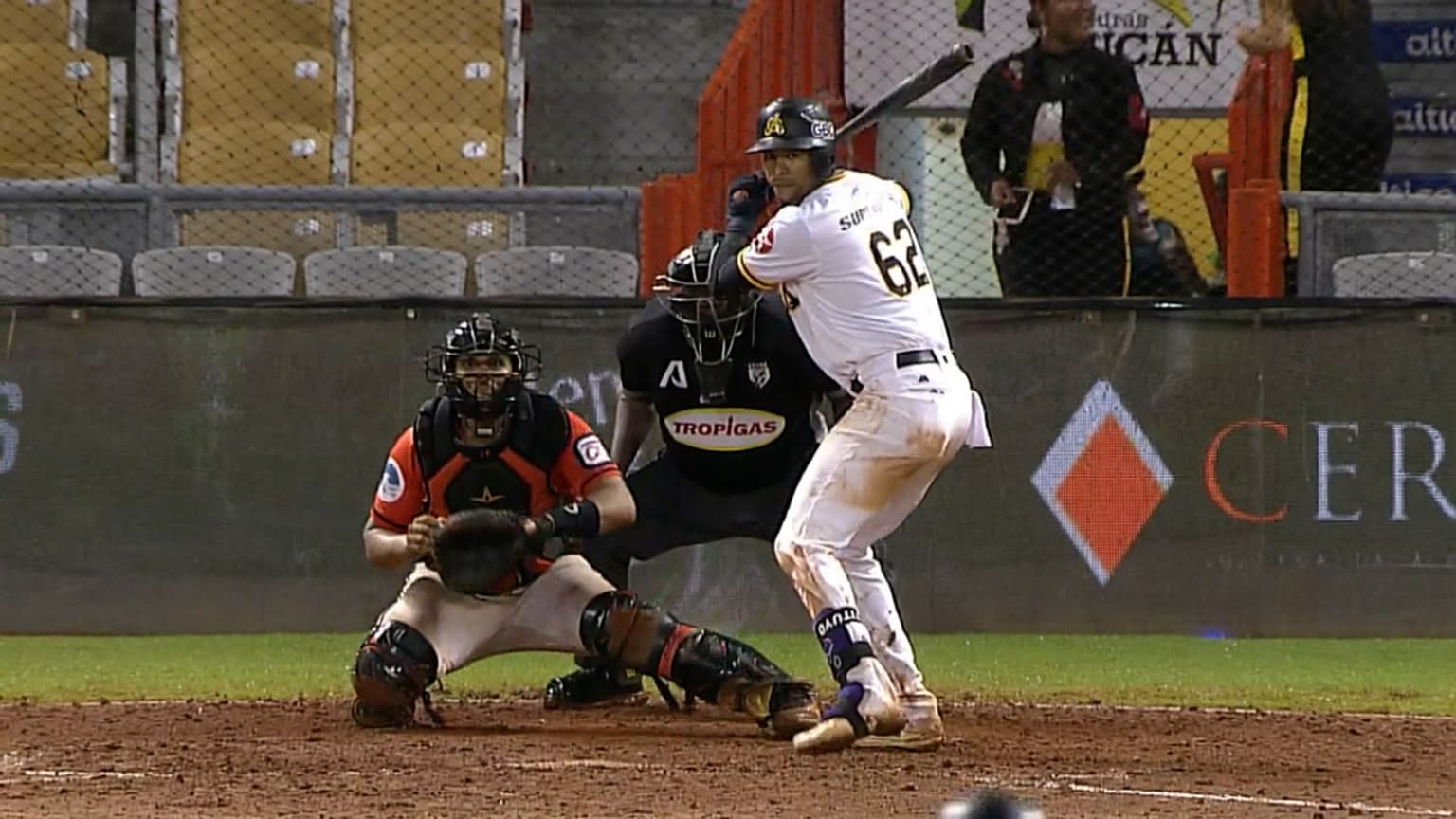 Alfredo Reyes impulsa con doble en el 6to | 15/11/2024 | Lasmayores.com