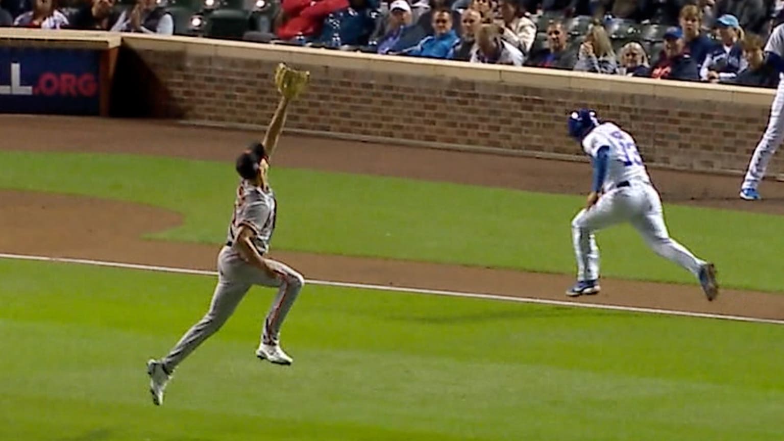 Tyler Rogers shows pitchers can hang with the glove | 09/11/2022 | San ...