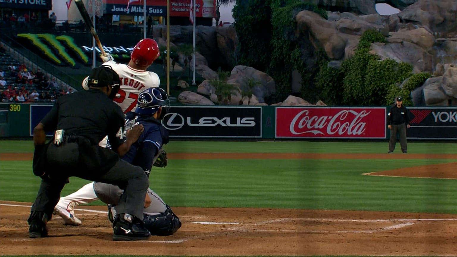 Mike Trout sacude un tablazo solitario | 08/04/2024 | Los Angels de Los ...