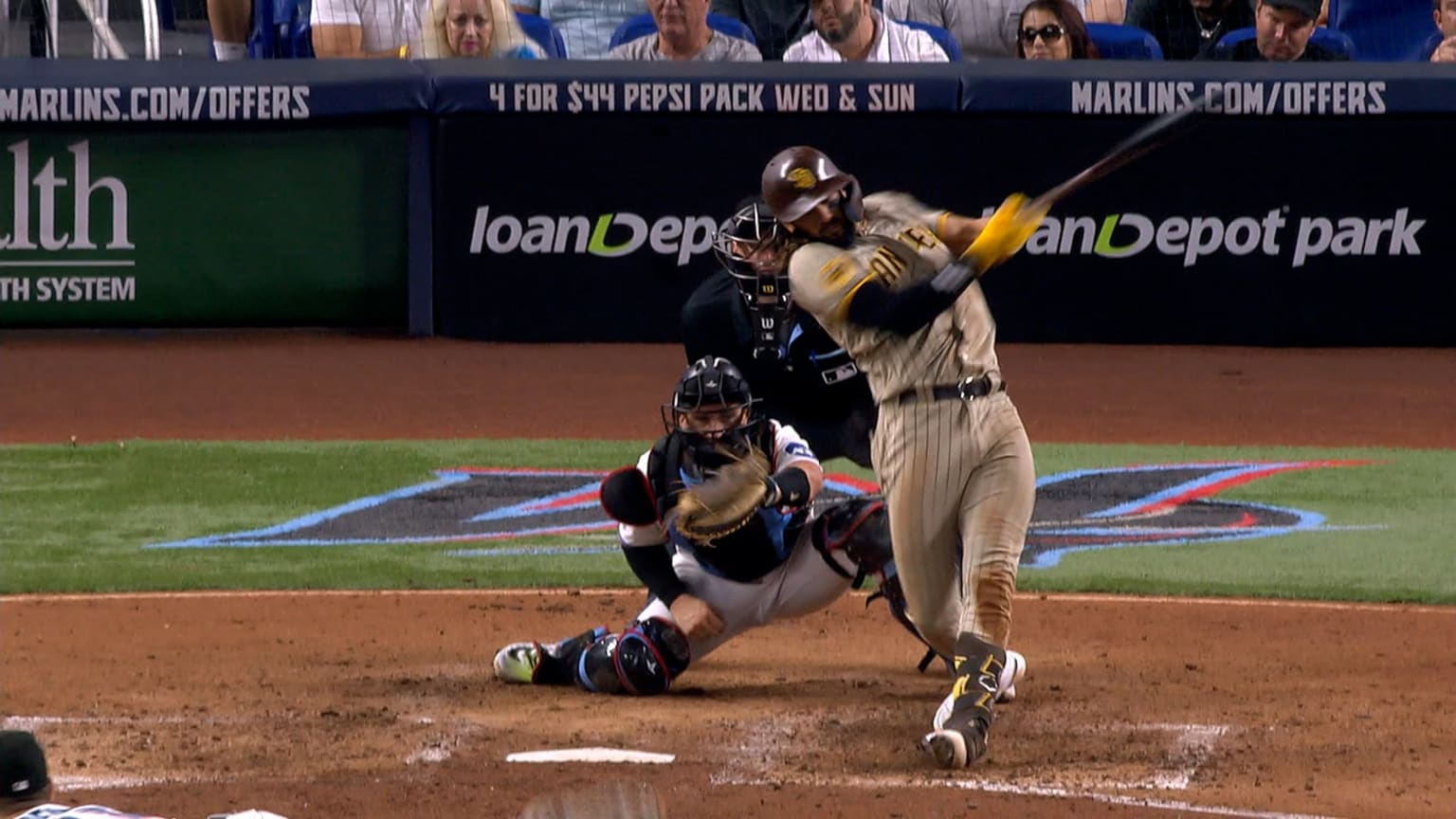 Padres score seven runs in the top of the 6th inning | 06/01/2023 | San ...