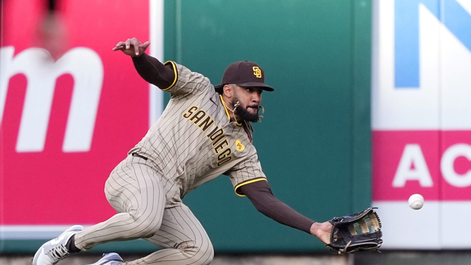 Fernando Tatis Jr. makes a stellar sliding catch | 06/05/2024 | MLB.com