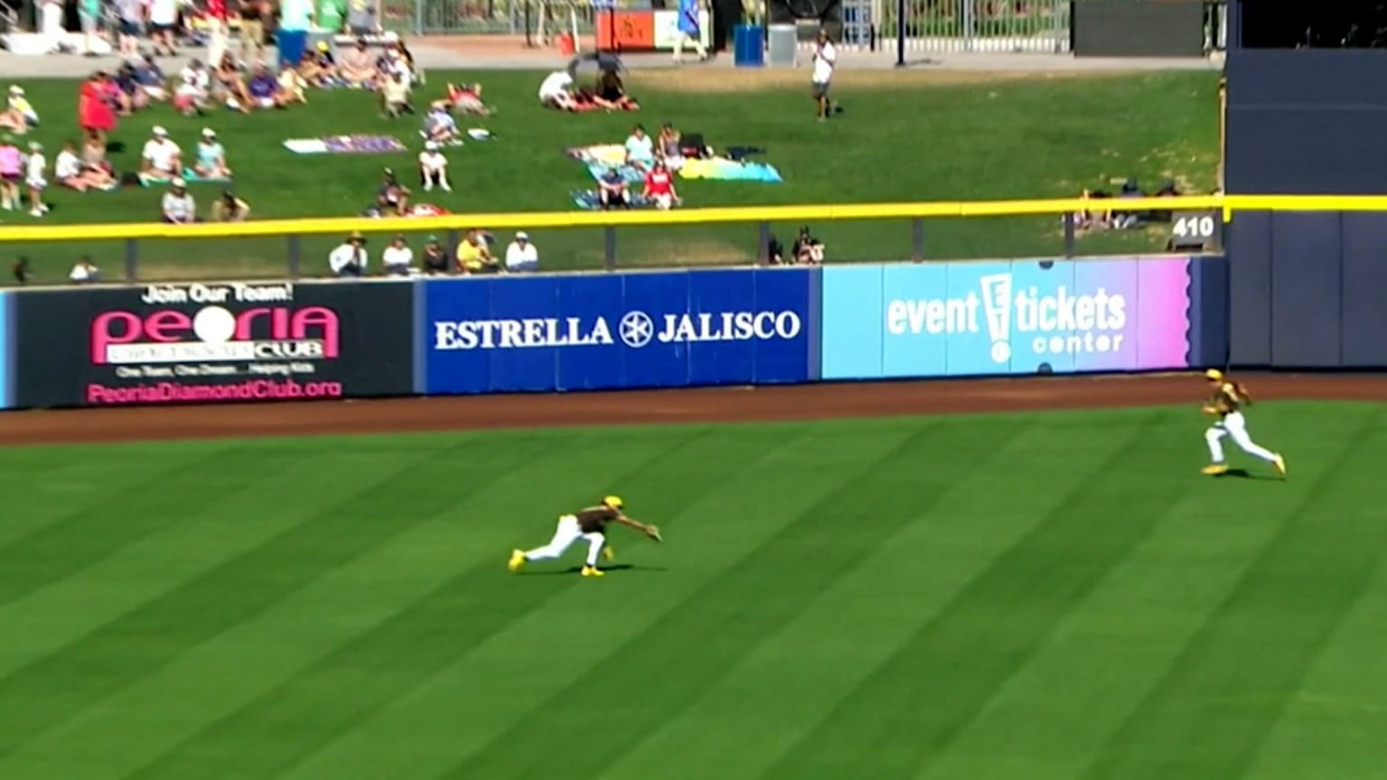 Carlos Rodríguez's diving grab | 03/16/2026 | San Diego Padres