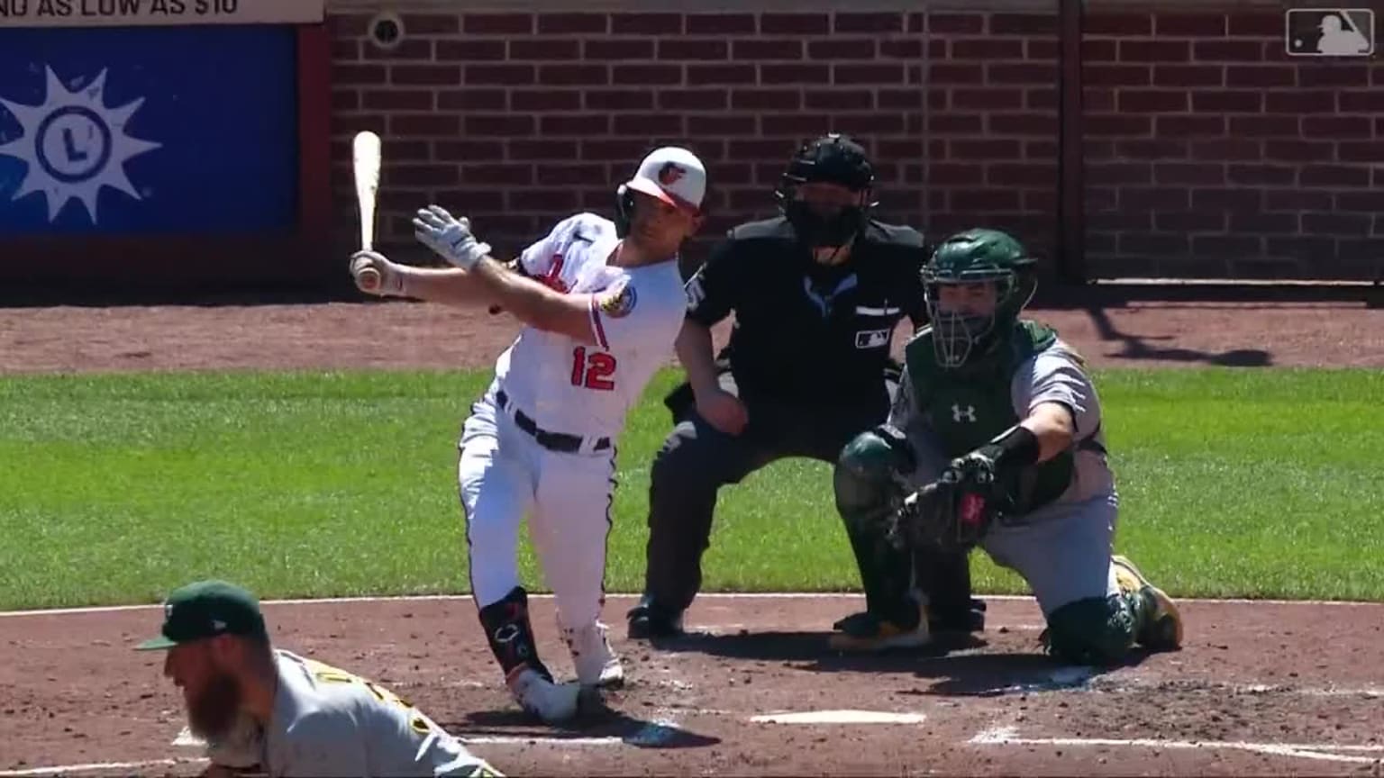 Adam Frazier pulls an RBI single to right field | 04/13/2023 ...