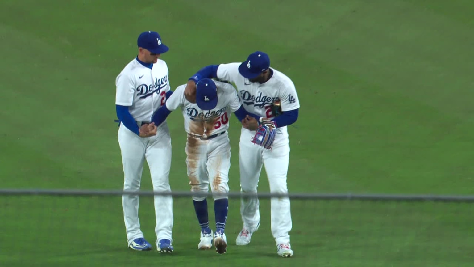 Mookie Betts makes a difficult catch in shallow right | 04/04/2023 ...